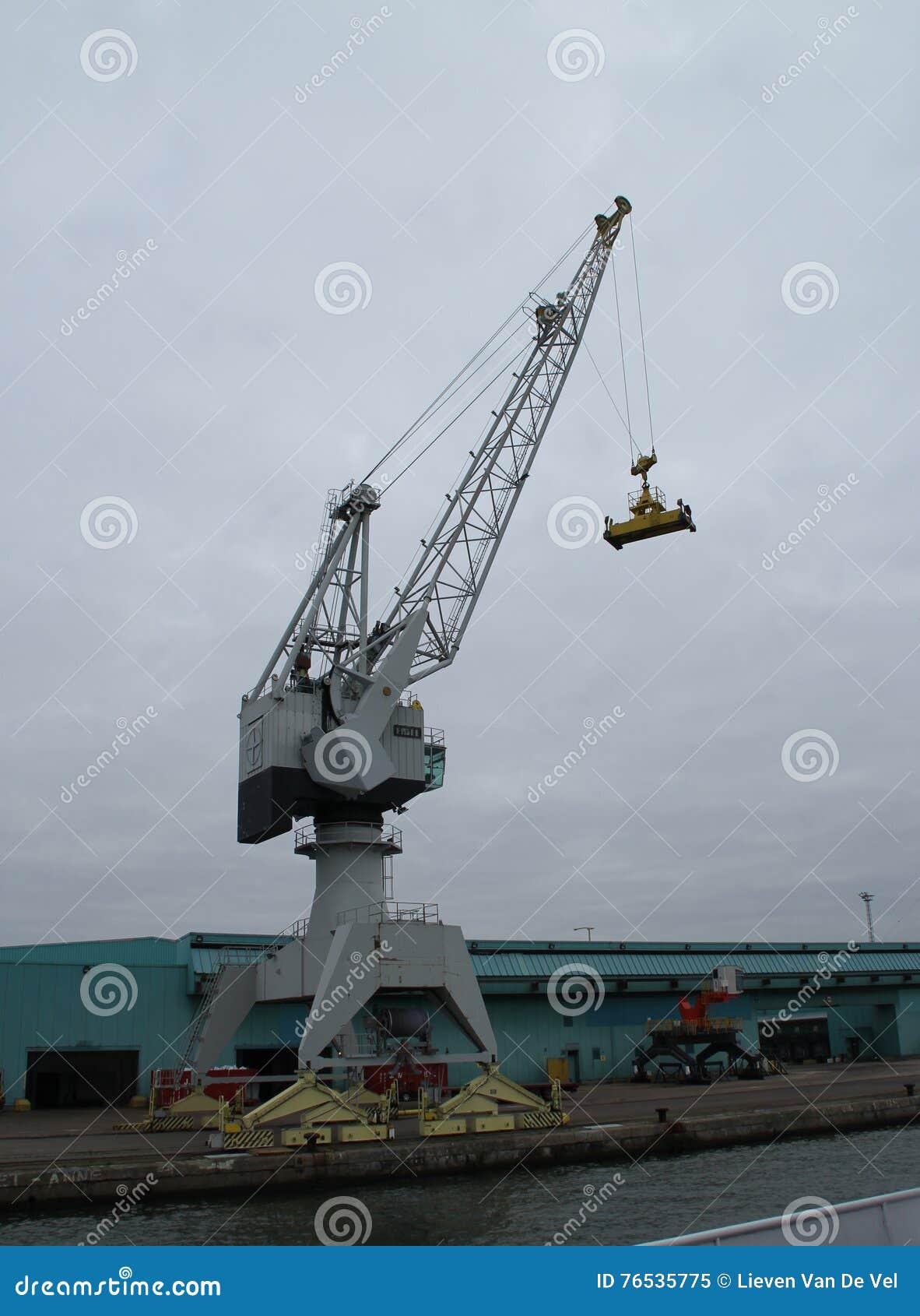 Giant Level Luffing Crane Stock Photos - Free & Royalty-Free Stock ...