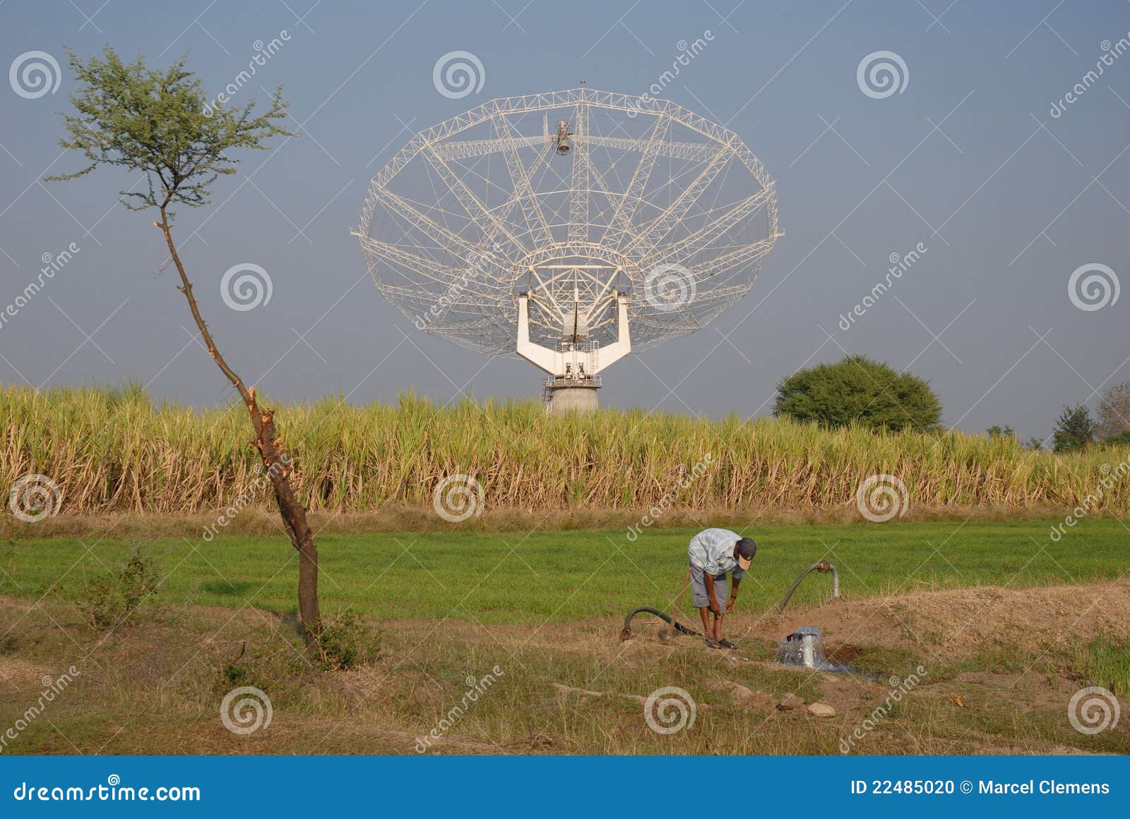 Giant Meter-wave Radio Telescope, GMRT, India. Stock Photo - Image of ...