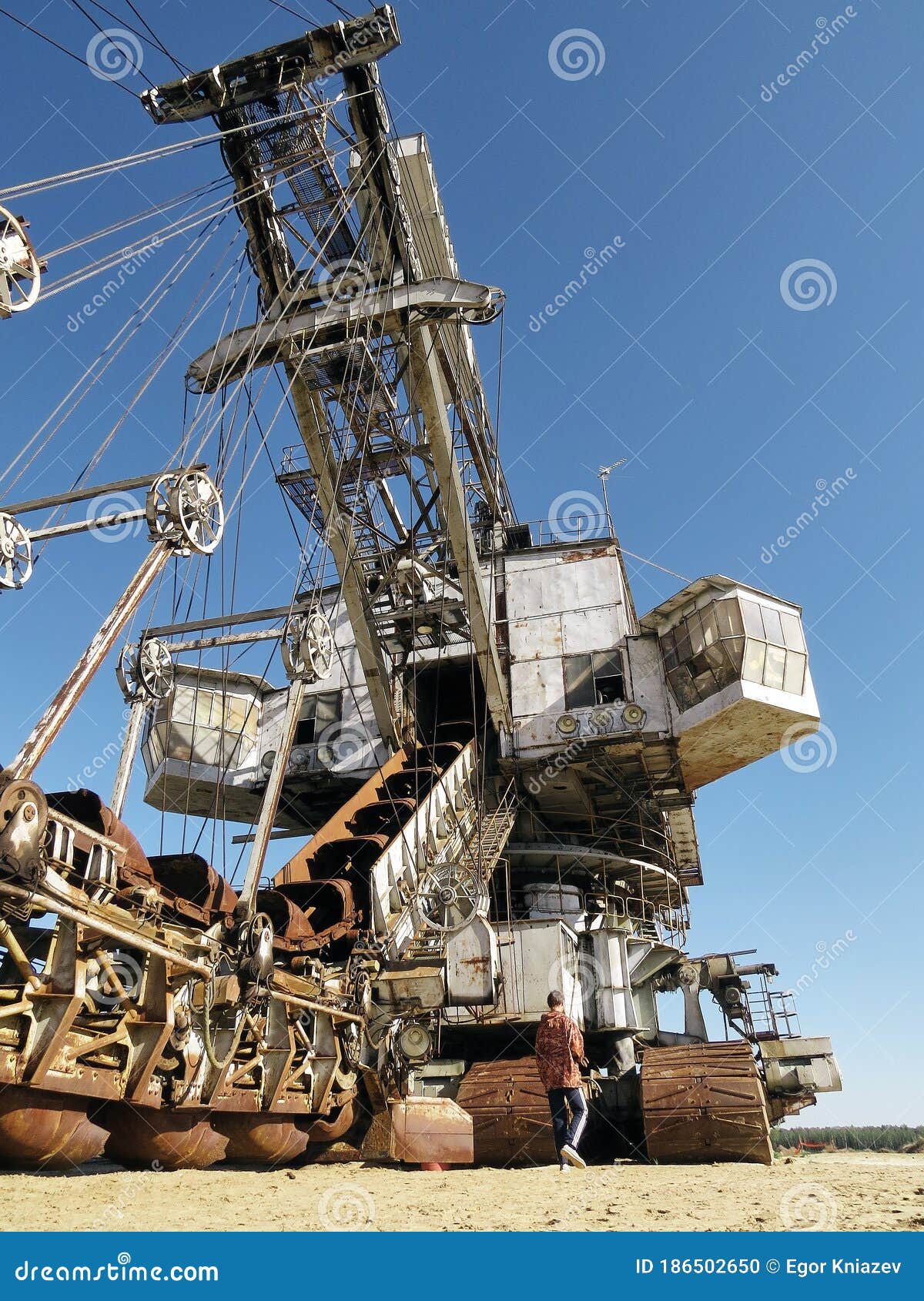 Huge mining excavator editorial image. Image of absetzer - 186502650