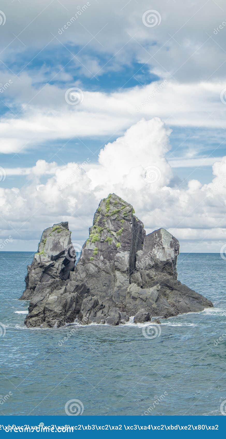 The Giant Rock Under the Sea Stock Image - Image of green, nautre ...