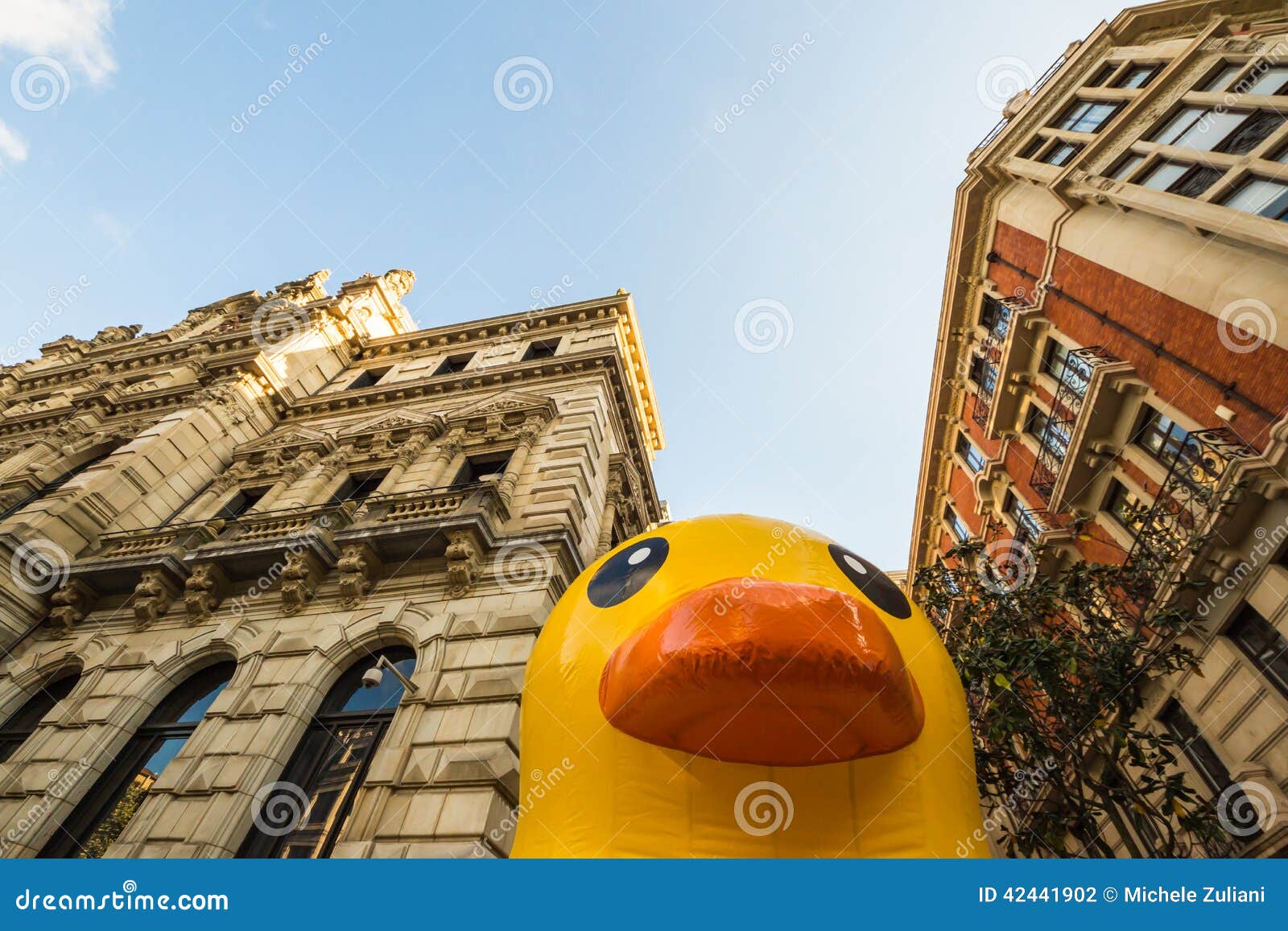 Giant Rubber Duck in Bilbao Editorial Photography - Image of building ...
