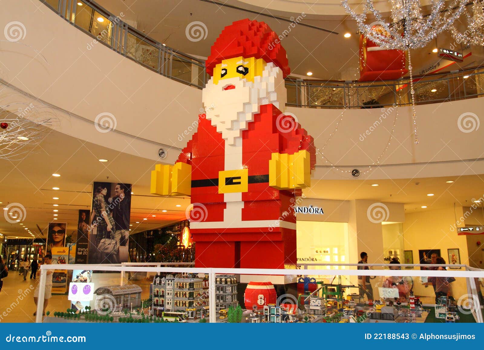 Giant Santa Statue, Farmers Department Store, Auckland, New Zealand ...