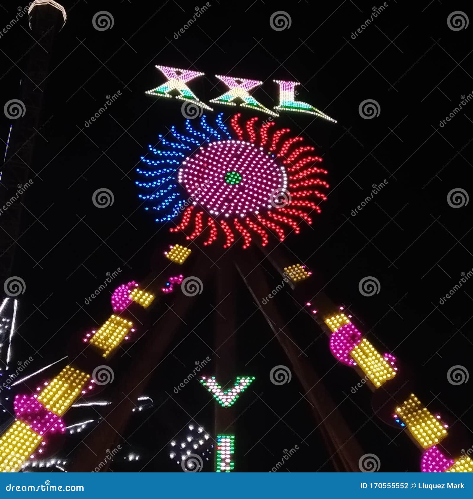 Giant size fair attraction editorial photography. Image of fair - 170555552