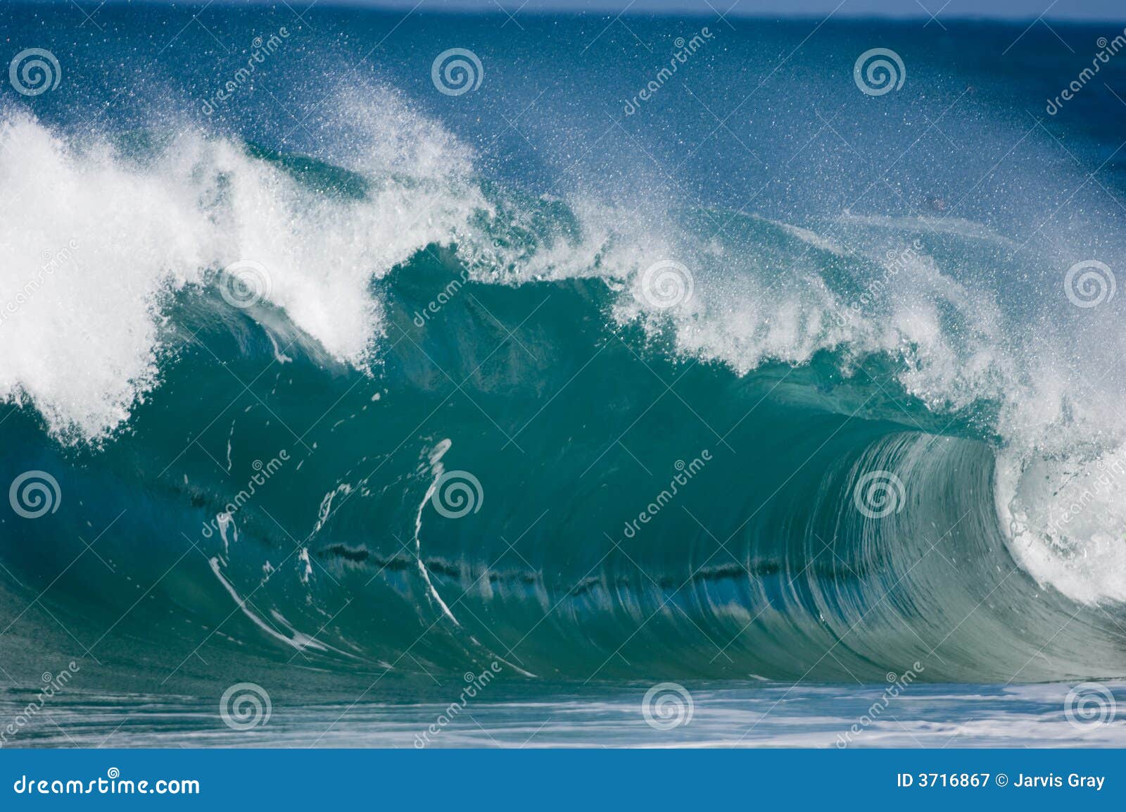 Giant surf waves at Oahu stock image. Image of huge, wavy - 3716867