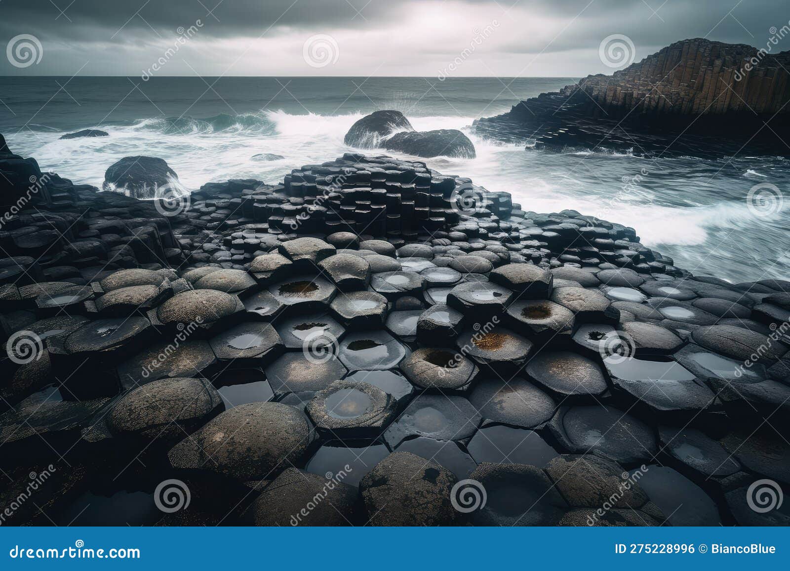 Giants Causeway Hexagon Basalt Rock on the Sea Stock Illustration ...