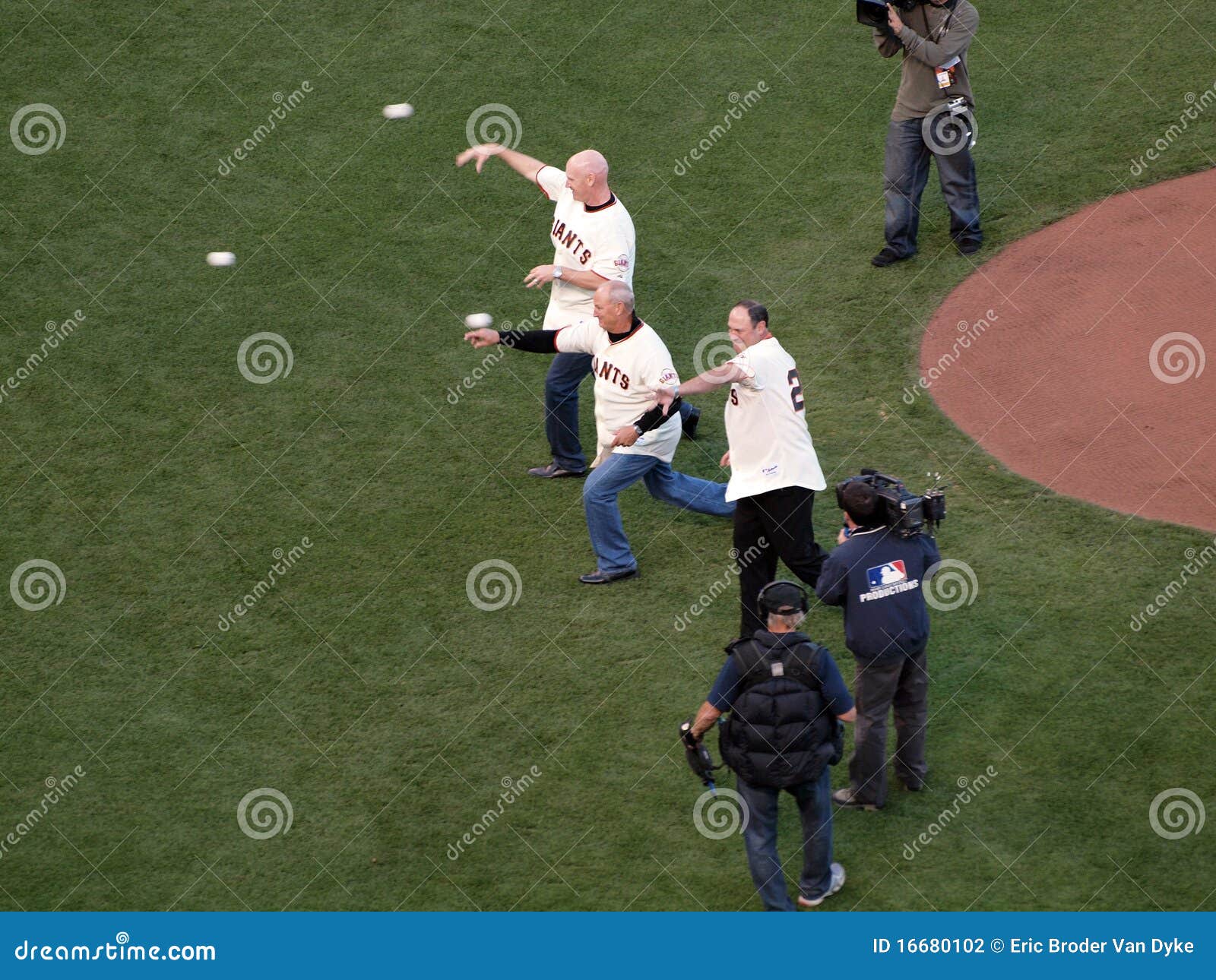 Giants Legends Throw Out the Honor Pitch To Start Editorial Photography ...