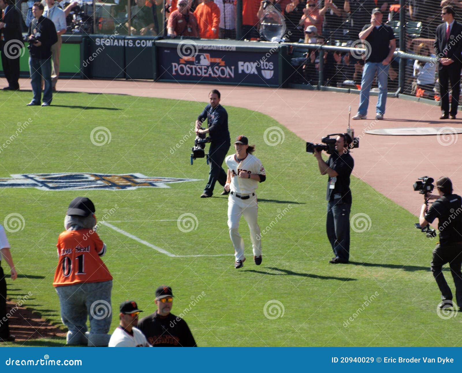 Giants Pitcher Runs on To Field Editorial Stock Image - Image of game ...