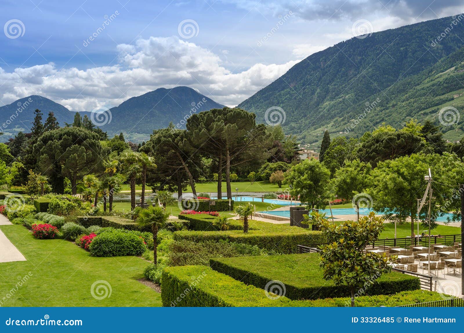 Giardini e terme di Merano immagine stock. Immagine di termico - 33326485