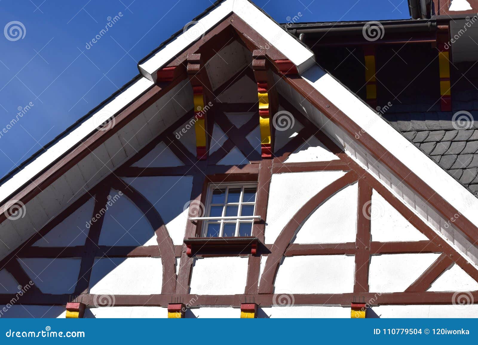 Giebel Eines Half-timbered Hauses in Schwarzweiss Stockfoto - Bild von ...