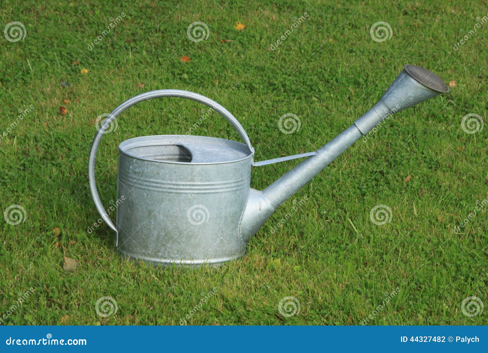 Gieter (water geven-pot) stock foto. Image of zonnig - 44327482