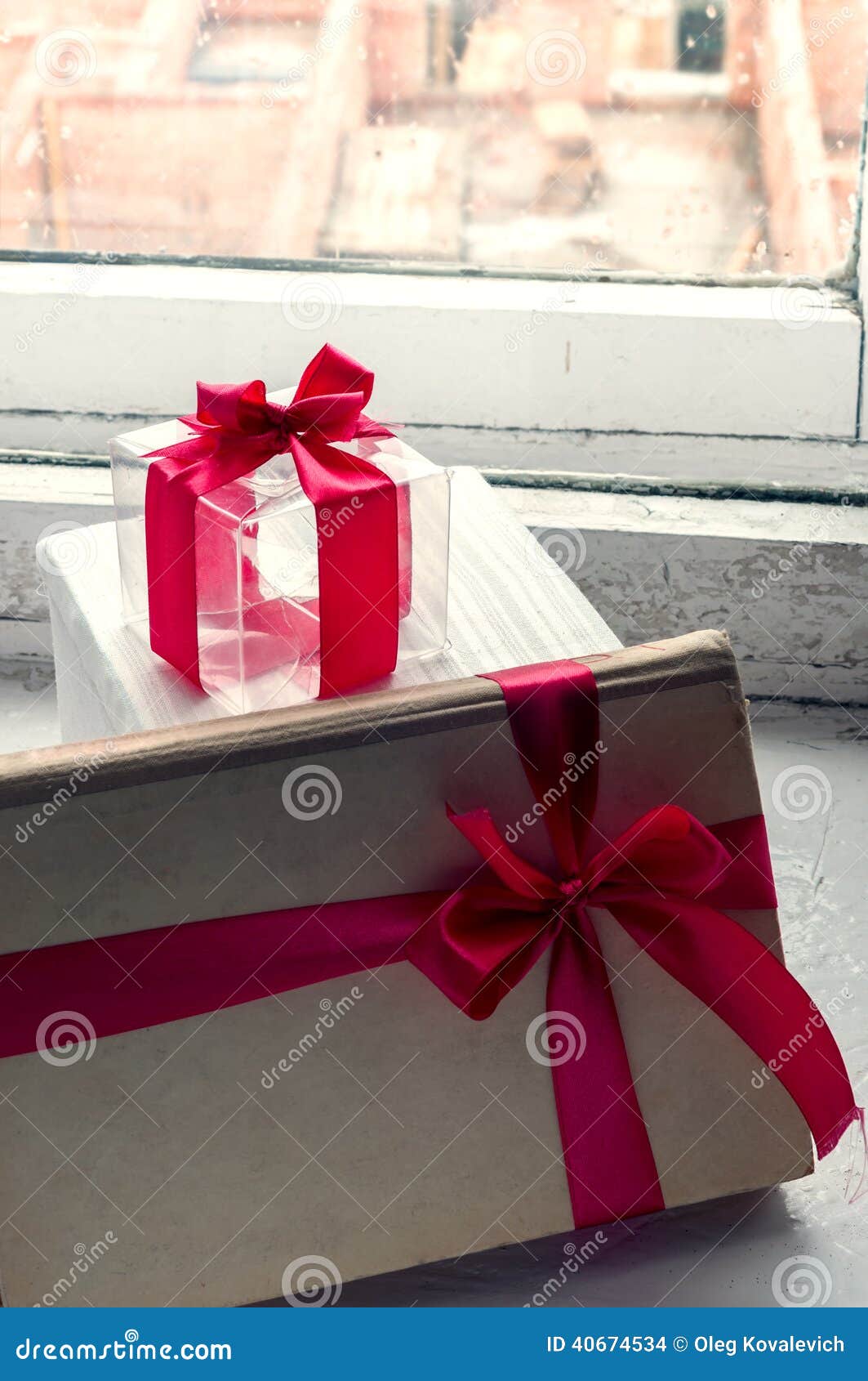 Gift with a bow stock photo. Image of love, celebration - 40674534