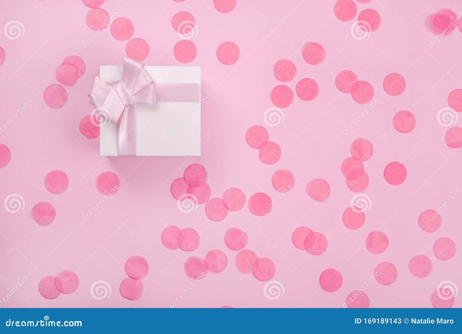 Gift box and confetti stock image. Image of light, festive - 169189143