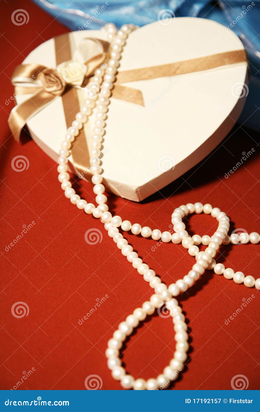 Gift box,pearls stock image. Image of jewel, elegant - 17192157