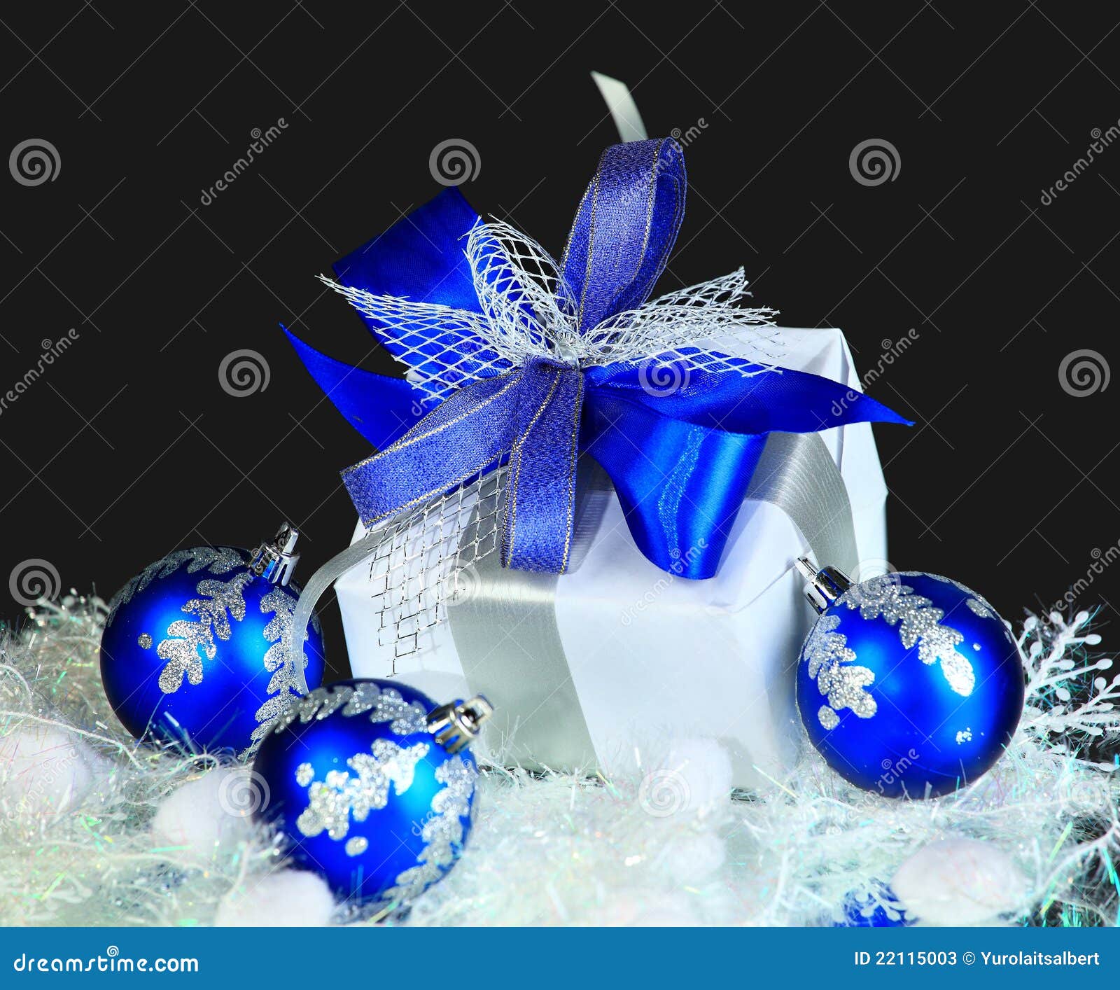 Gift box on snow stock image. Image of occasion, christmas - 22115003