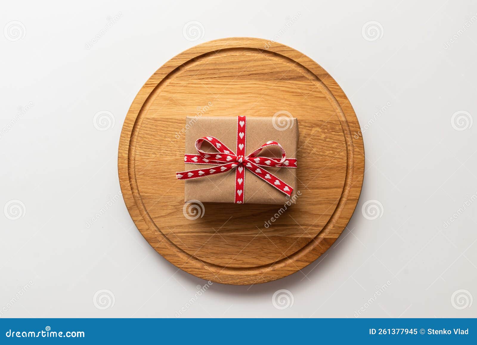 Gift Box on Wood Cutting Board. Idea Gift Stock Image - Image of ...