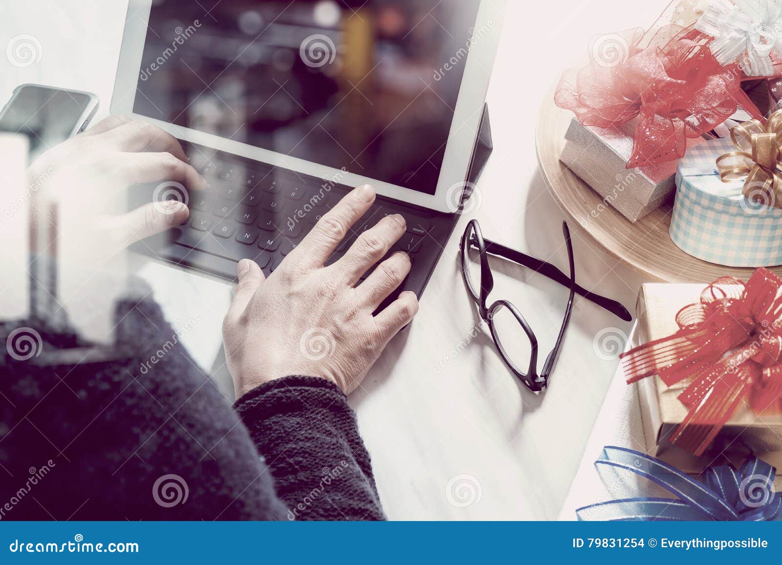 Gift Giving Creative Hand with Typing and Hand with Gift. Gift D Stock ...