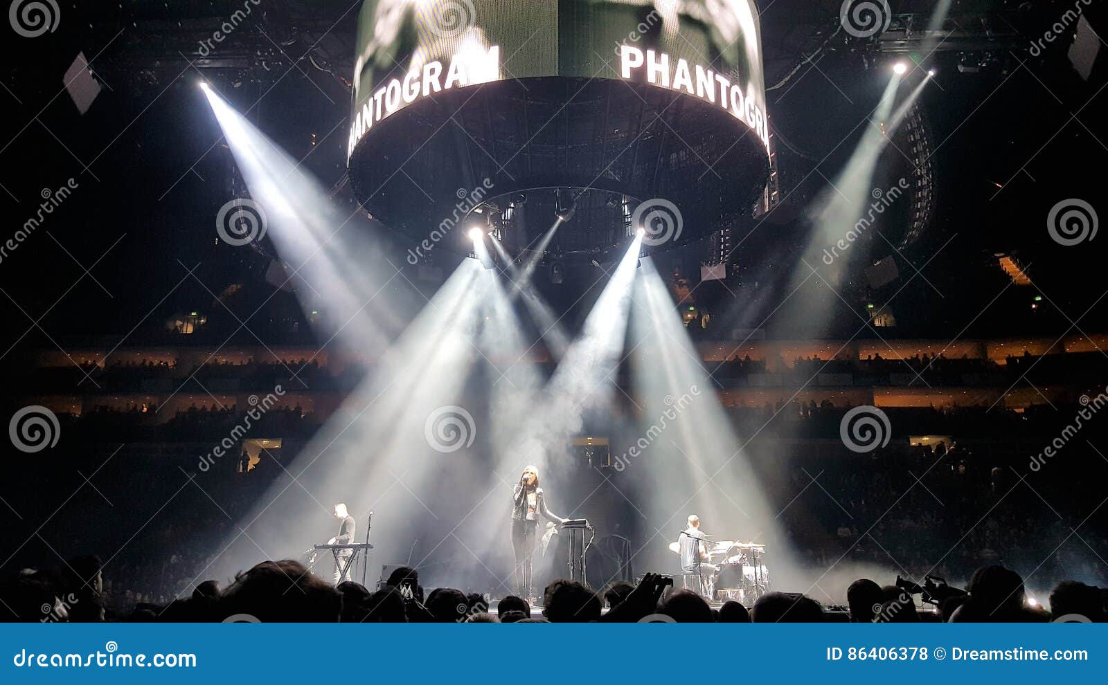 Gig at the O2 editorial stock photo. Image of playing - 86406378