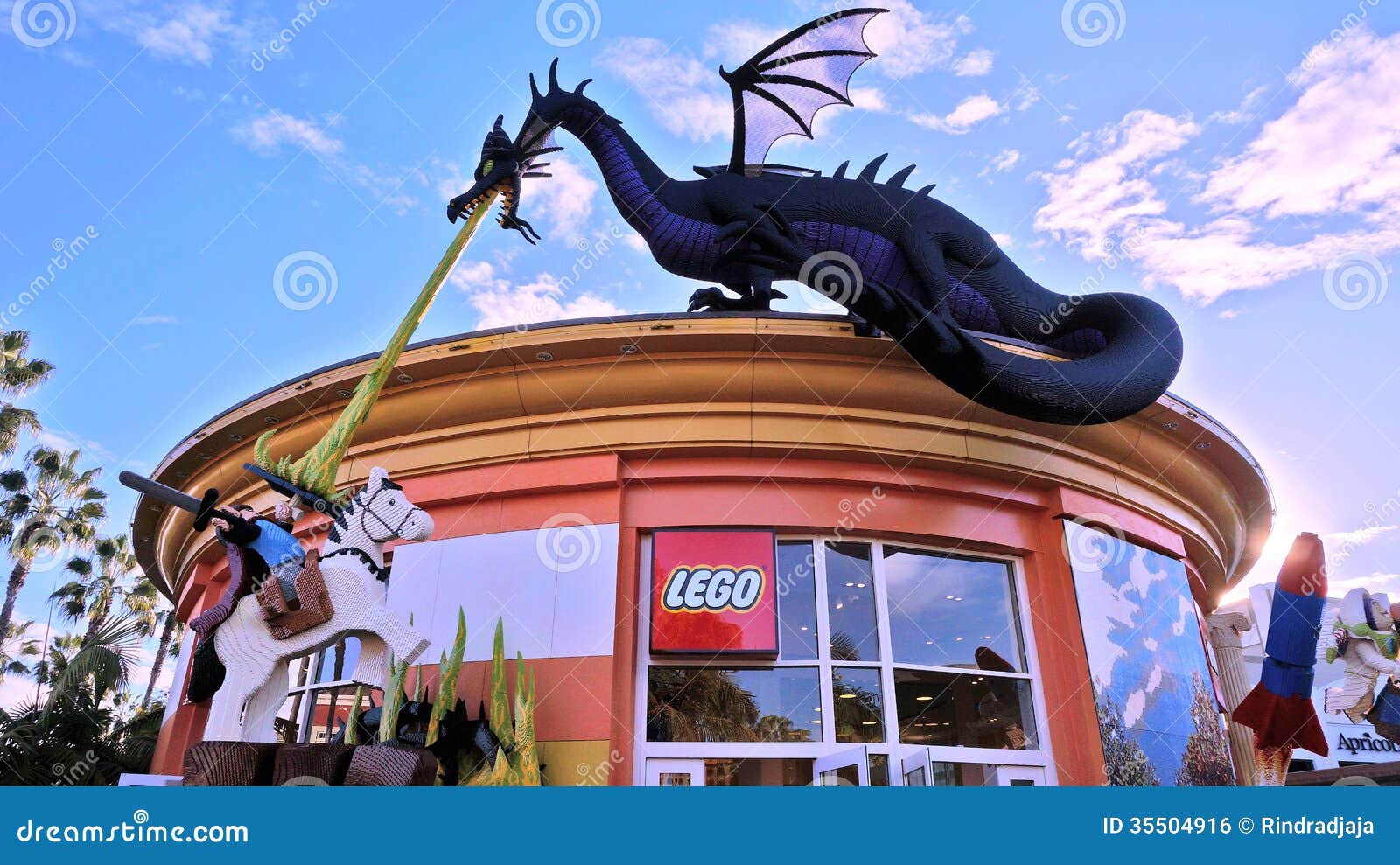 Giganta Lego smok zdjęcie editorial. Obraz złożonej z giganty - 35504916