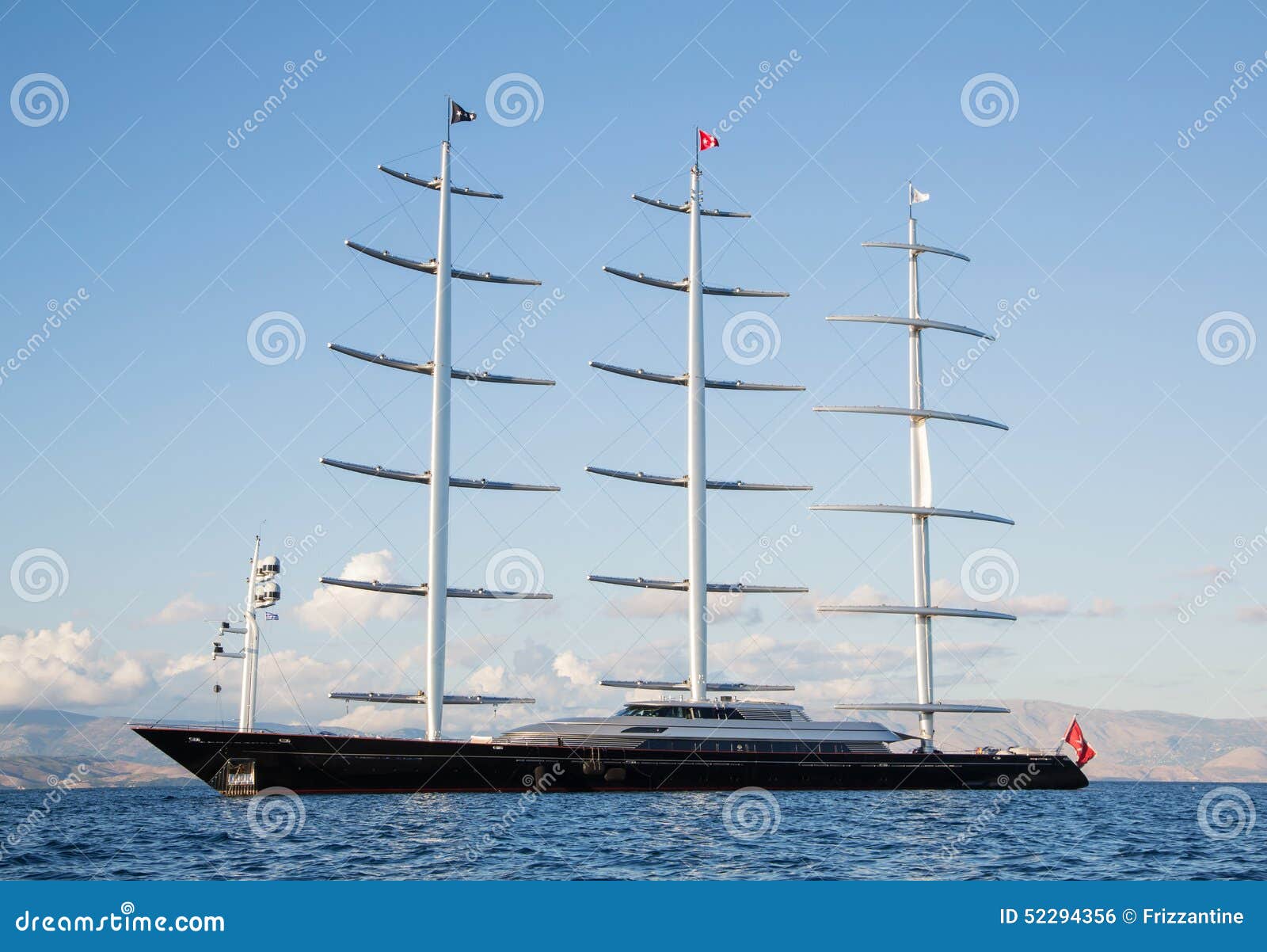 Gigantisch Groot Varend Boot of Jacht in Het Blauwe Overzees Stock Foto ...