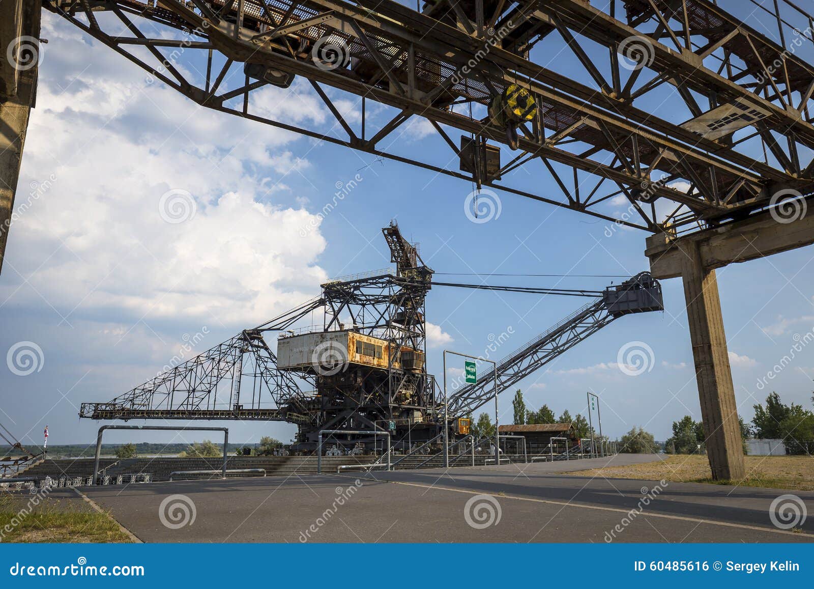 Gigantische Bagger in Veralteter Kohlengrube Ferropolis, Deutschland ...