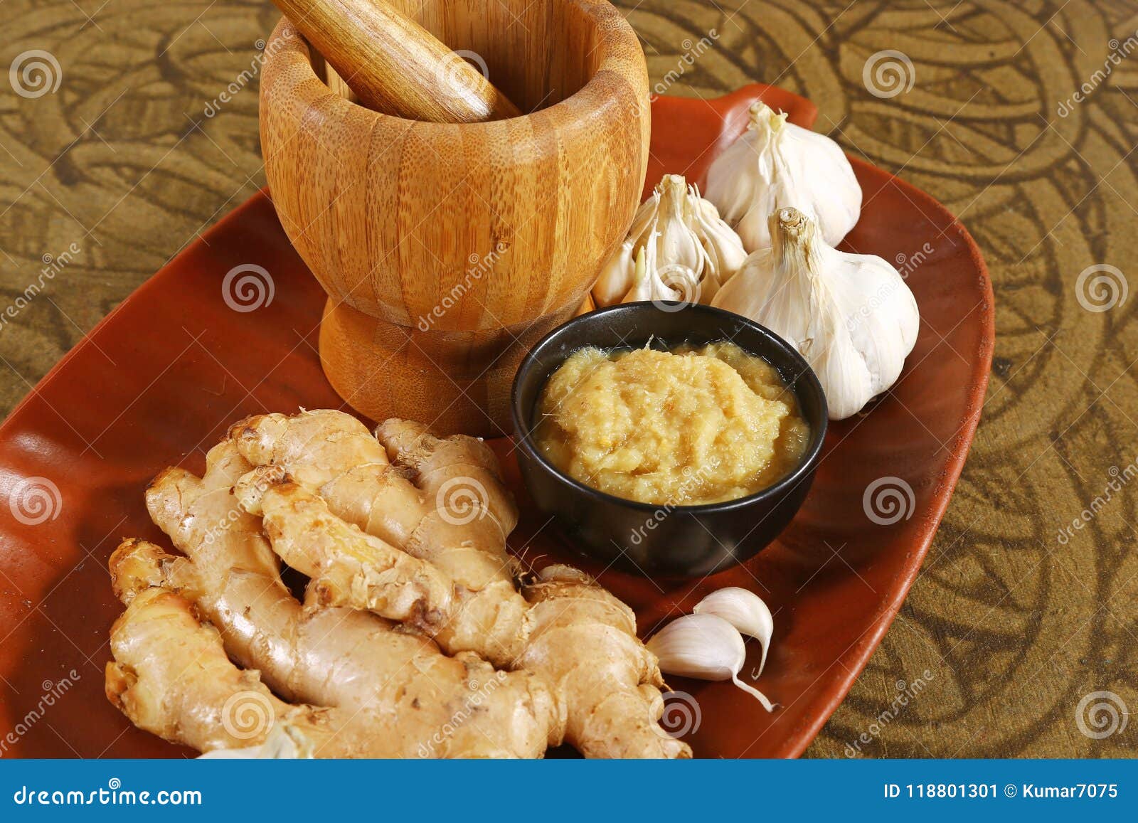 Ginger Garlic Paste with Mortar and Pestle Stock Image - Image of drink ...