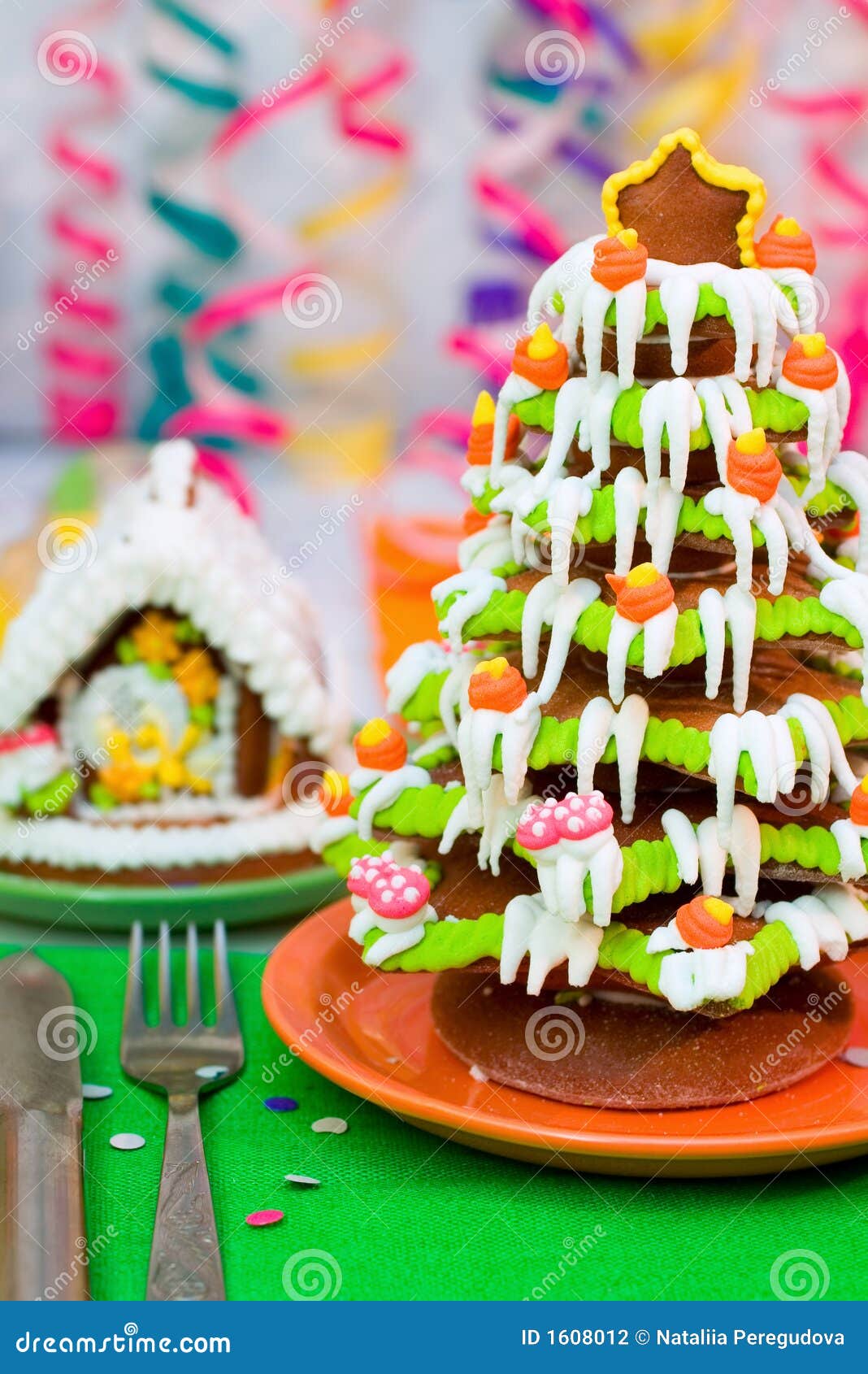Gingerbread Christmas Tree and House Stock Photo - Image of icing ...