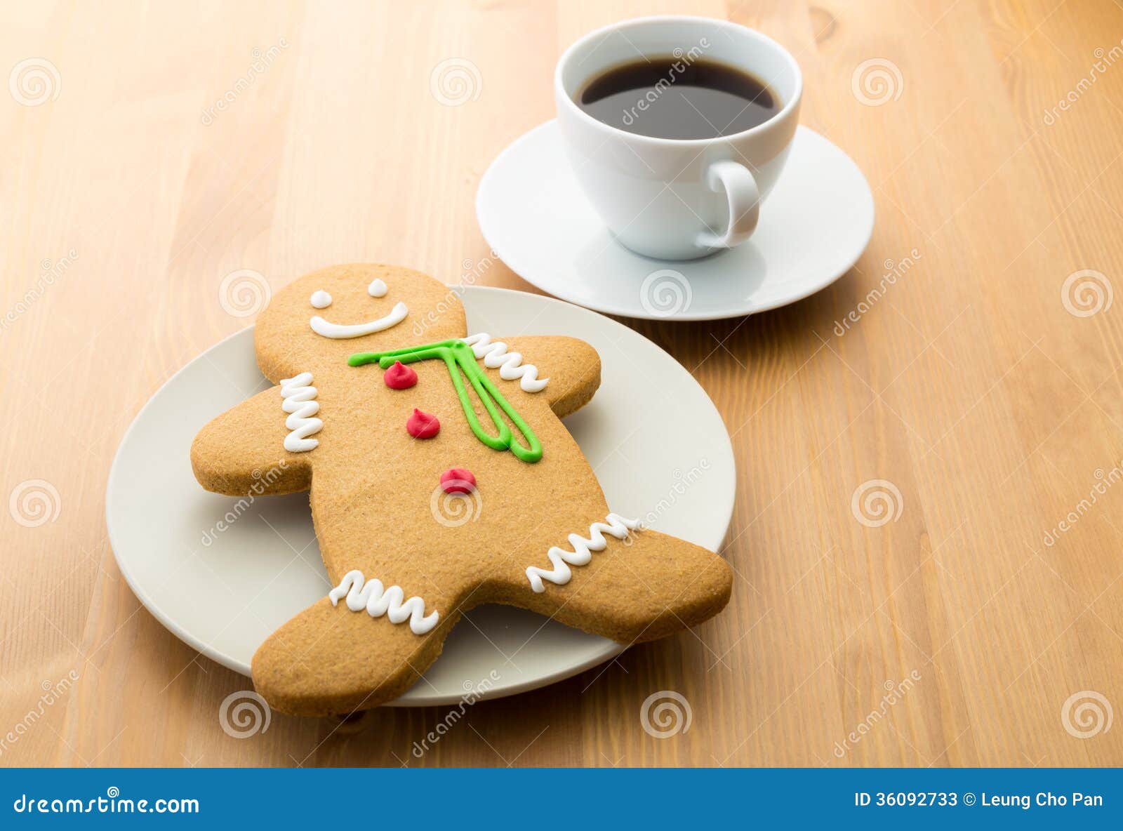 Gingerbread Cookie and Coffee Stock Image - Image of smile, bowl: 36092733