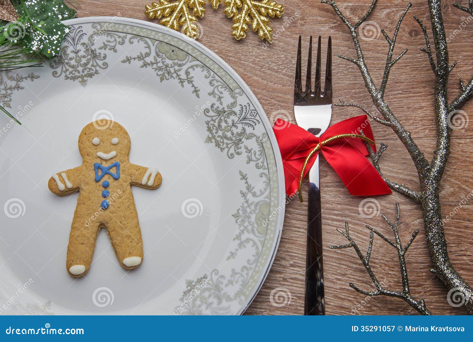 Gingerbread Man on the Plate Stock Image - Image of tableware, cookie ...