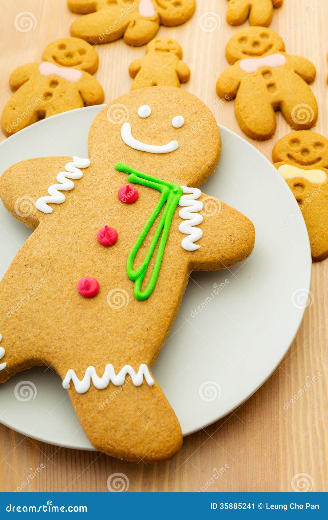 Gingerbread men stock image. Image of decorated, woman - 35885241