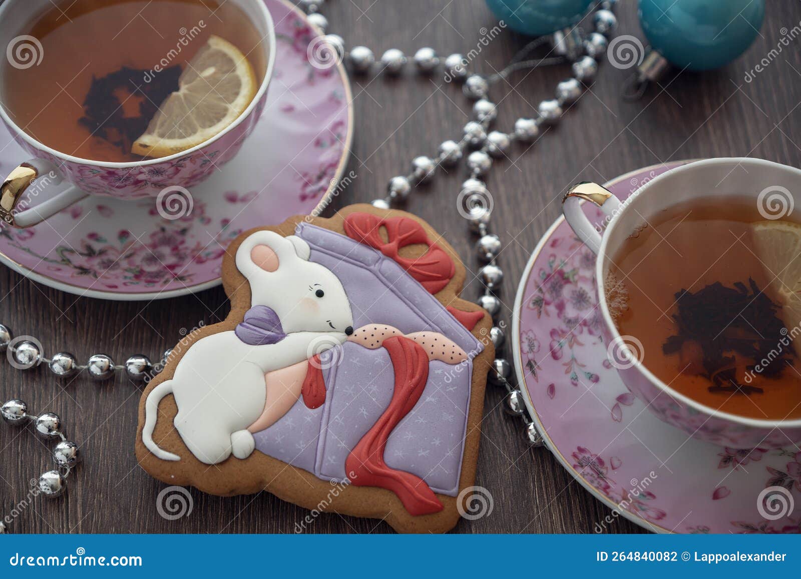 Gingerbread with Mouse Pattern Glaze Editorial Photography - Image of ...