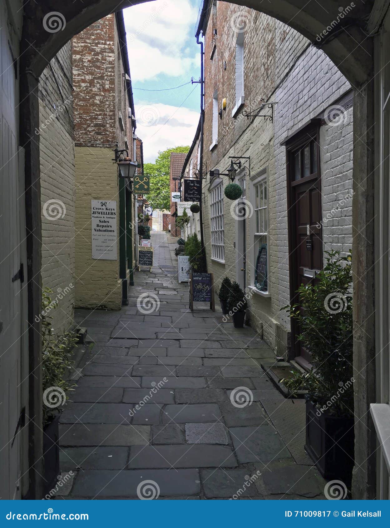 The Ginnel editorial photography. Image of street, ginnel - 71009817