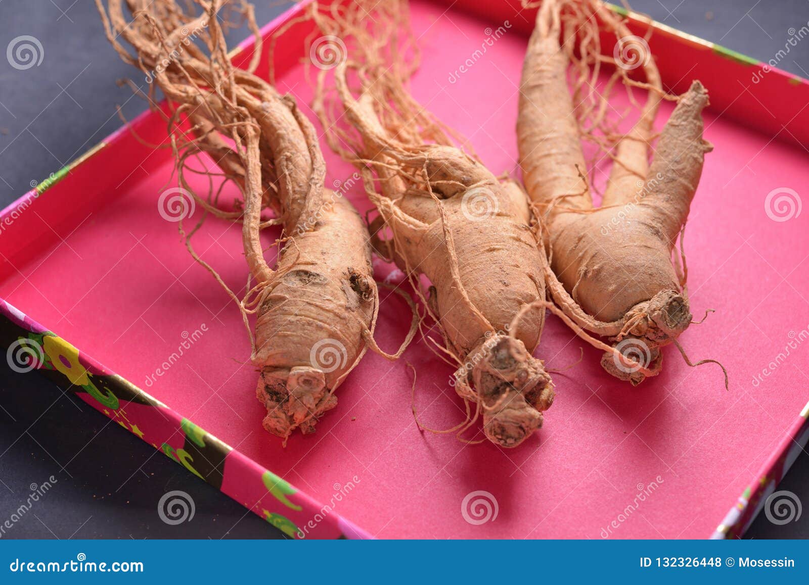 Ginseng roots in gift box stock photo. Image of seng - 132326448