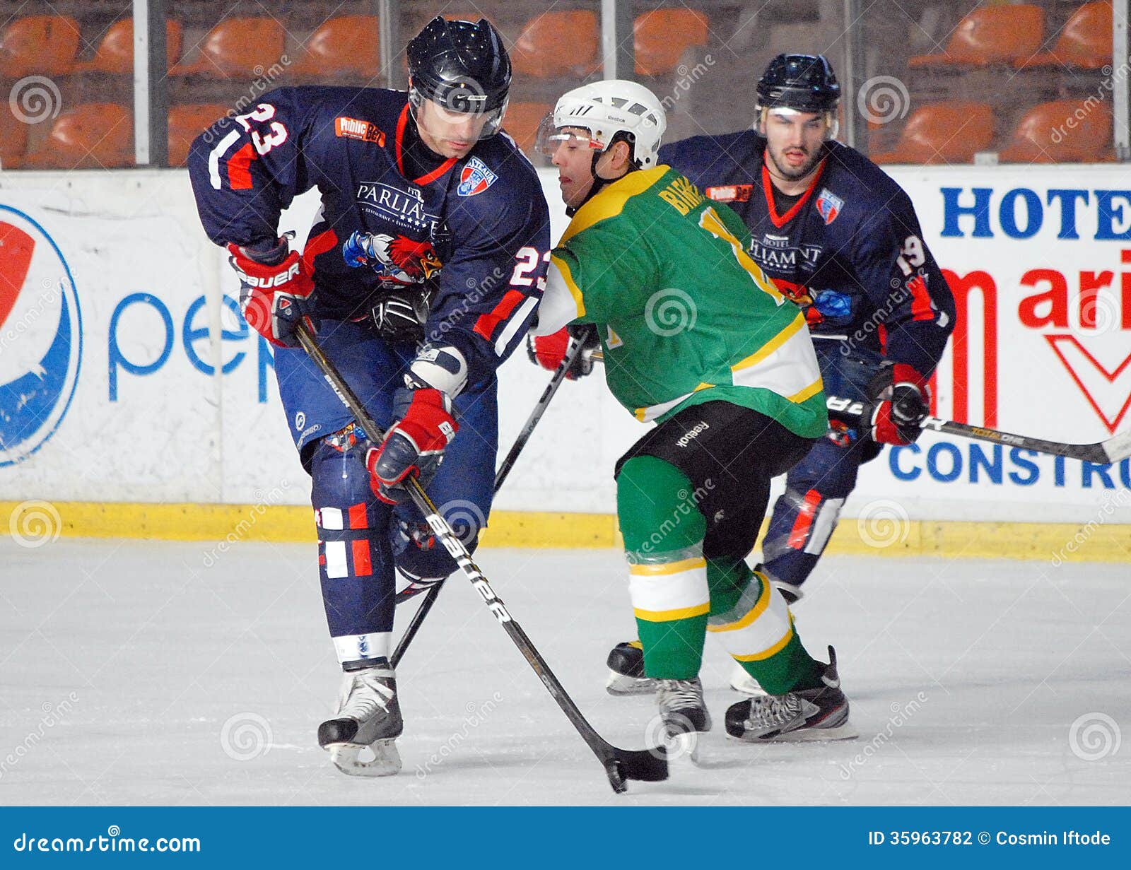 Giocatori Di Hockey Su Ghiaccio Fotografia Editoriale - Immagine di ...