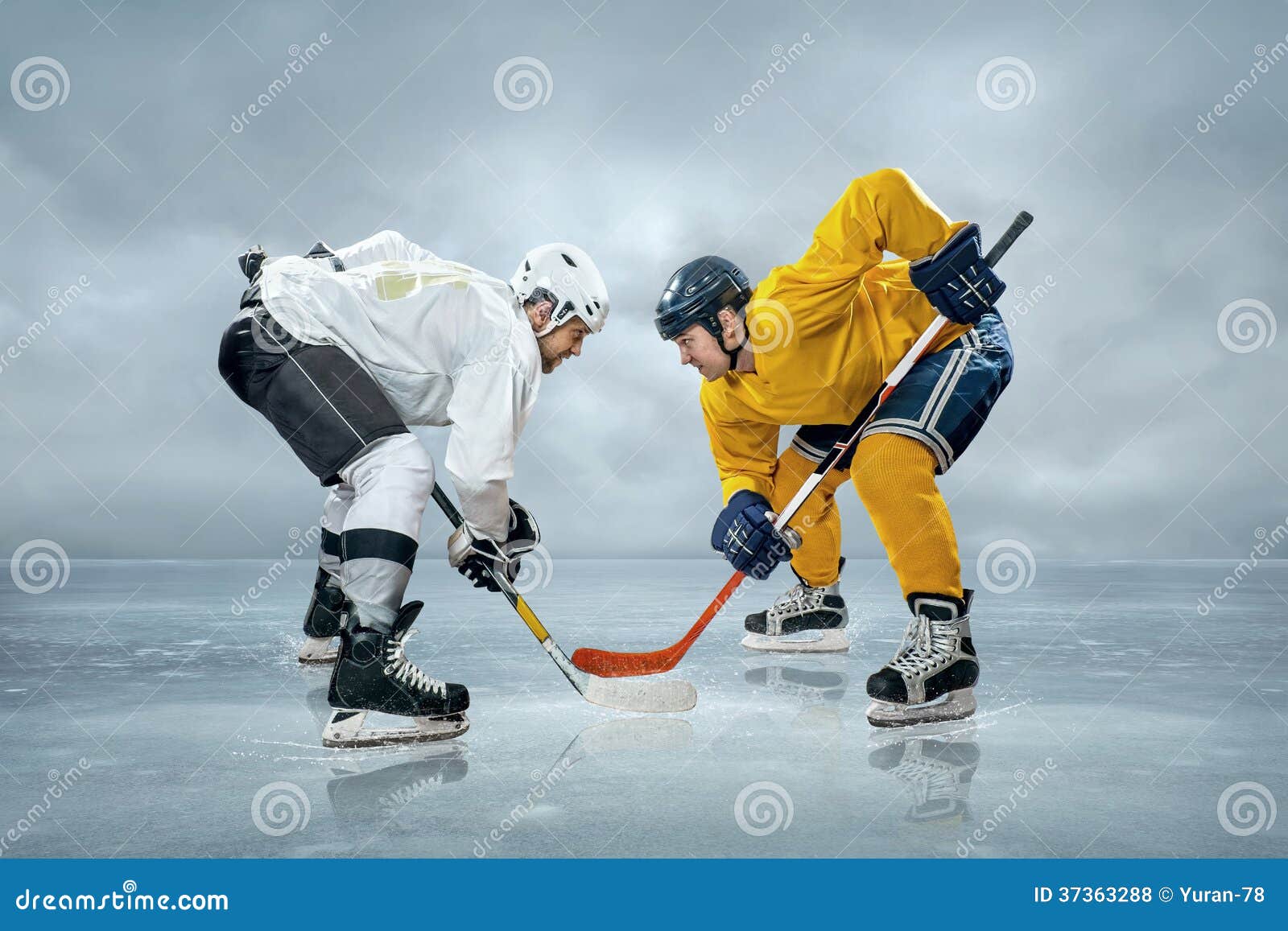 Giocatori Di Hockey Su Ghiaccio Fotografia Stock - Immagine di hockey ...
