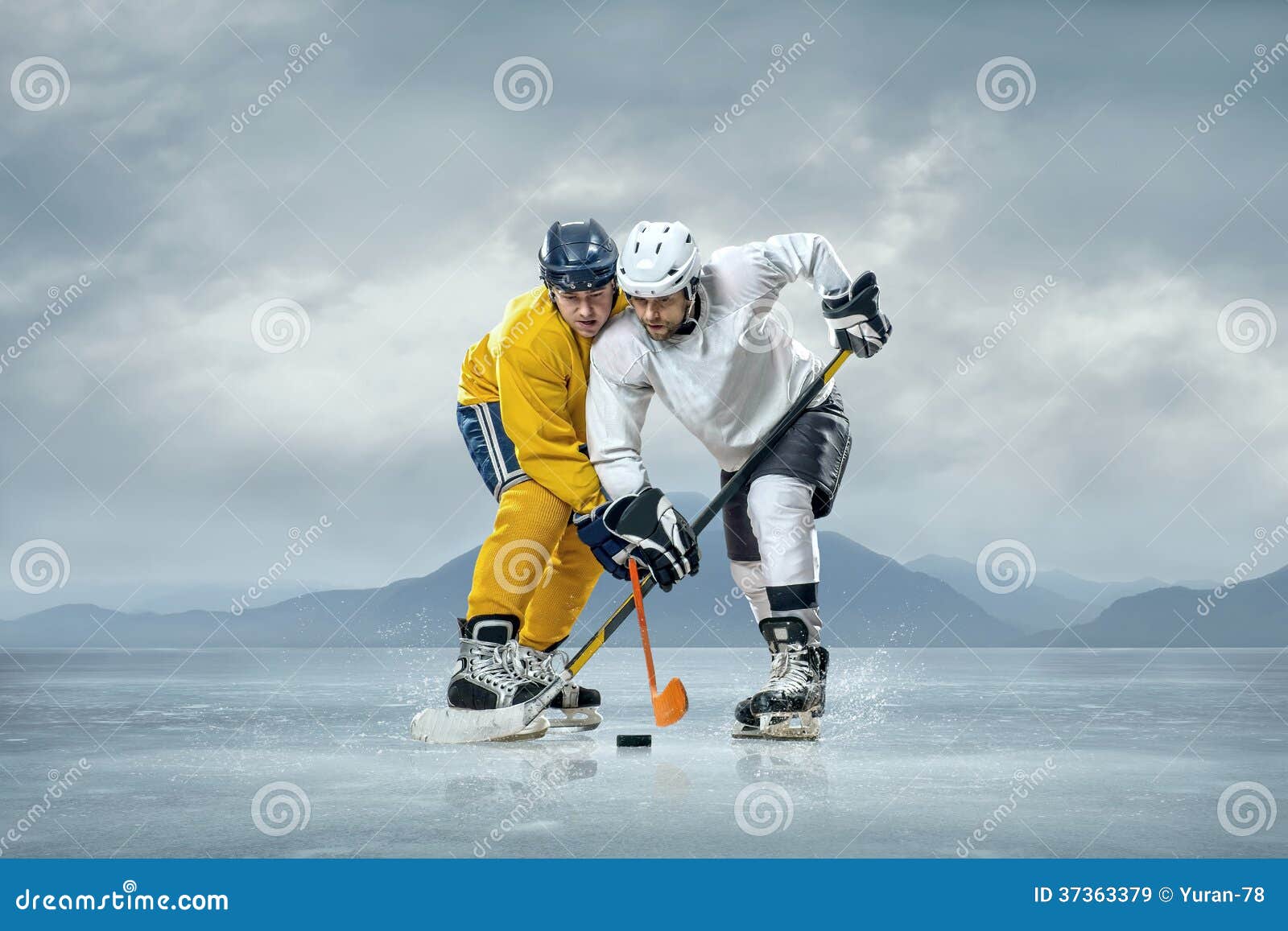 Giocatori Di Hockey Su Ghiaccio Immagine Stock - Immagine di congelato ...
