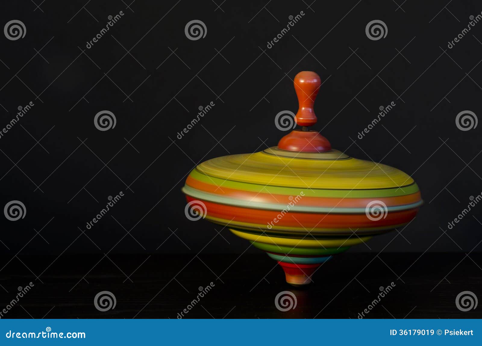 Giocattolo della trottola immagine stock. Immagine di antico - 36179019