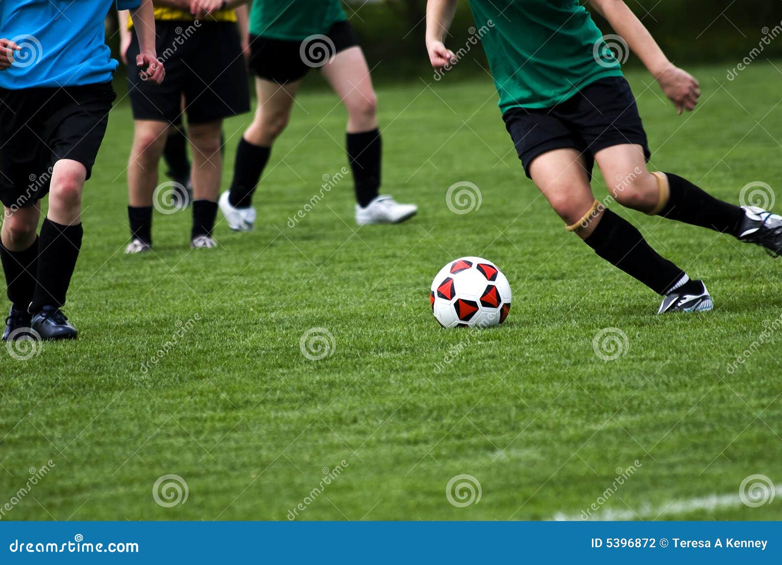 Gioco di calcio fotografia stock. Immagine di adolescente - 5396872