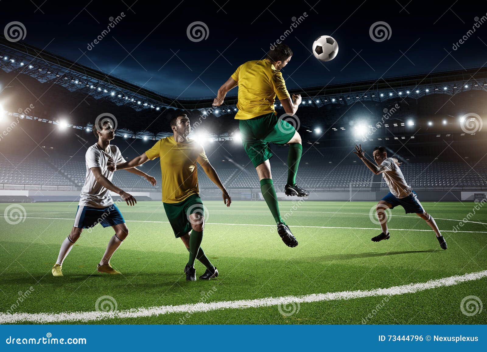 Gioco Di Calcio Nell'azione Media Misti Fotografia Stock - Immagine di ...