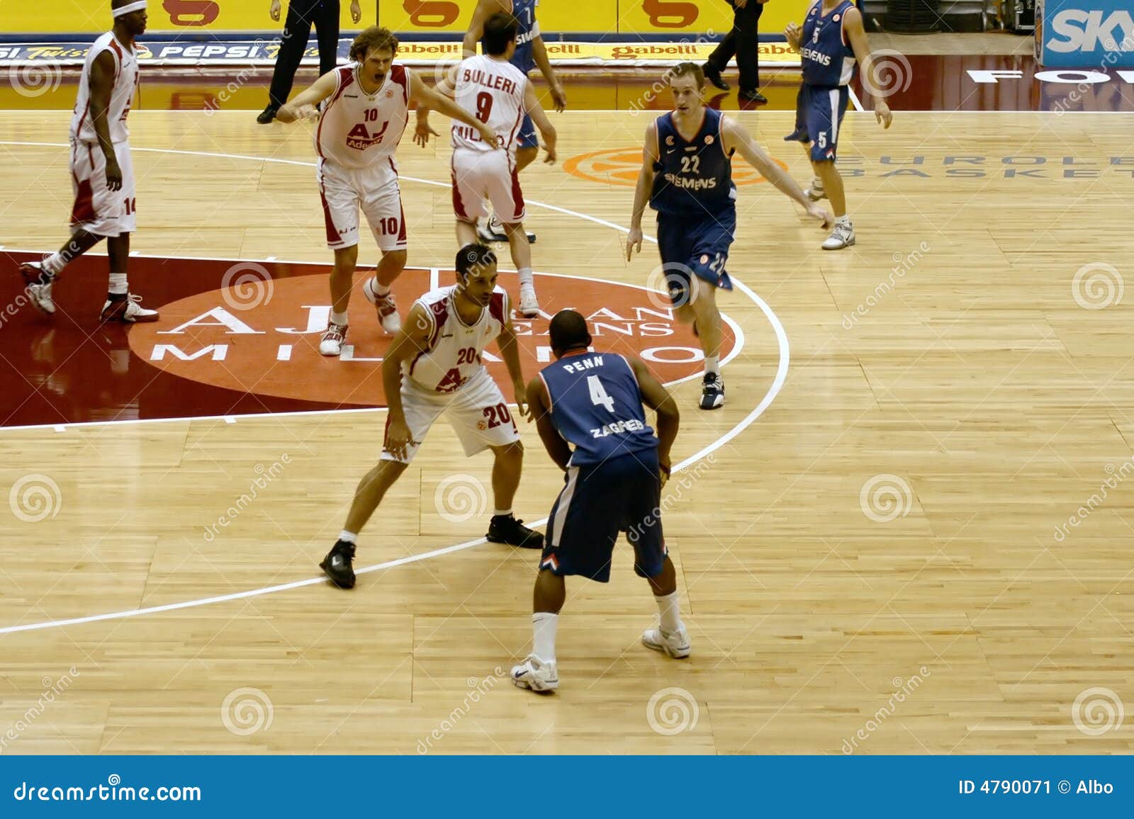 Gioco di pallacanestro fotografia editoriale. Immagine di squadra - 4790071