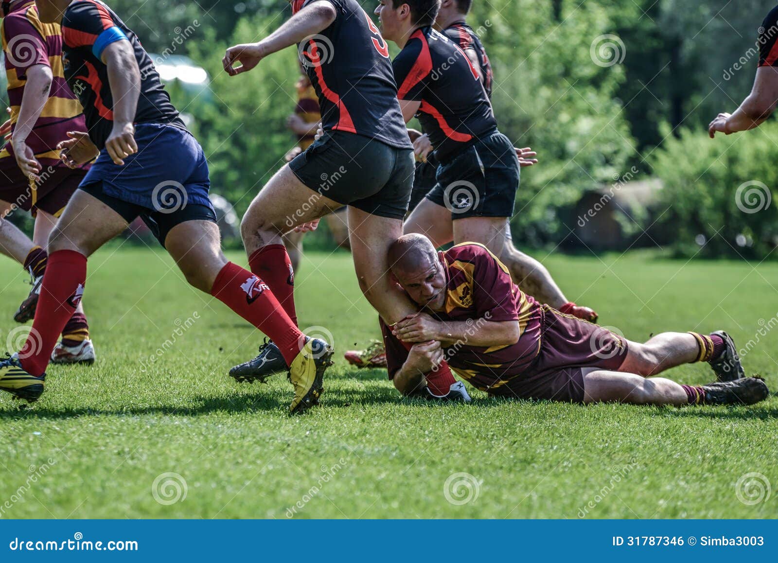 Gioco di rugby fotografia editoriale. Immagine di campo - 31787346