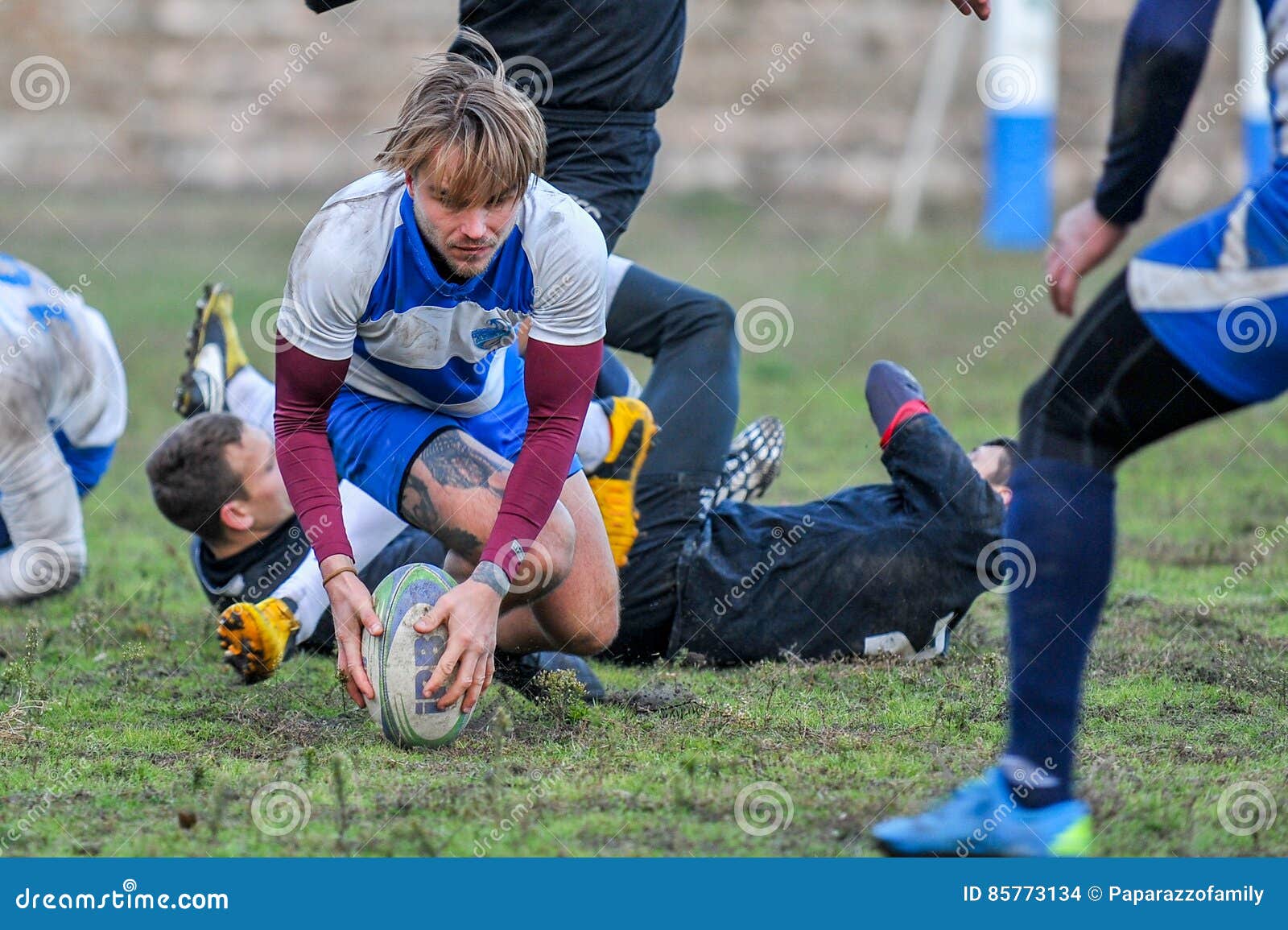 Gioco di rugby immagine stock editoriale. Immagine di calcio - 85773134