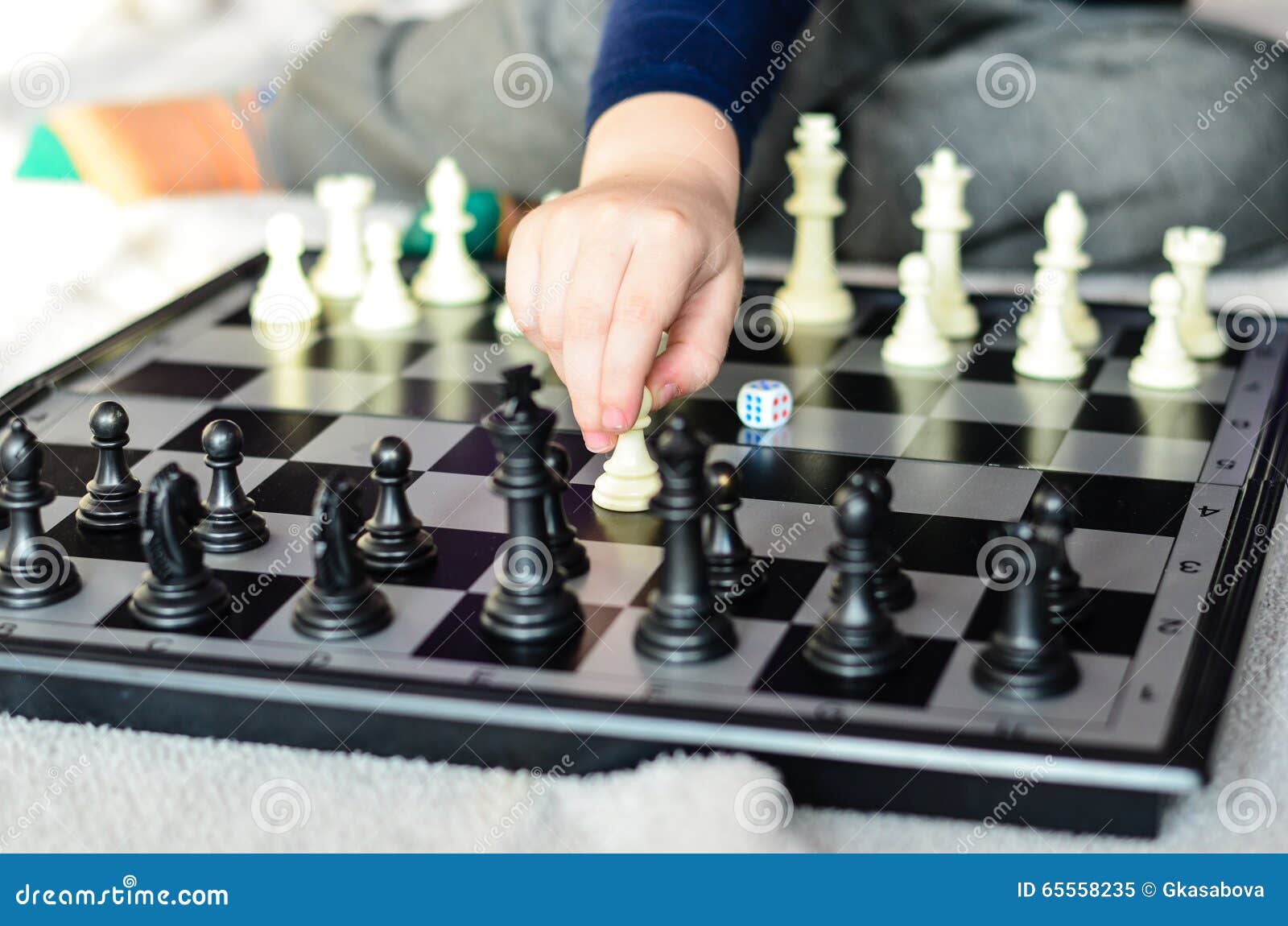 Gioco di scacchi immagine stock. Immagine di costruzione - 65558235