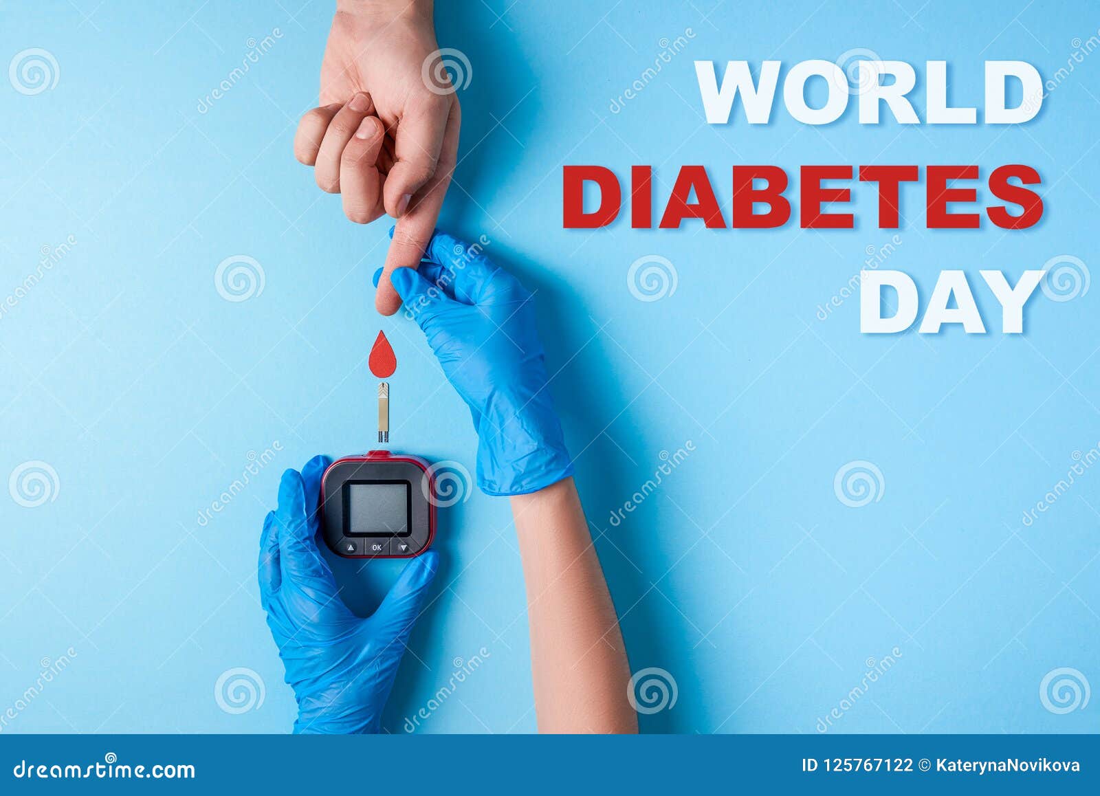 Giornata Mondiale Del Diabete Dell'iscrizione, Infermiere Che Fa Una ... Giornata Mondiale Del Diabete Dell'iscrizione, Infermiere Che Fa Una ...