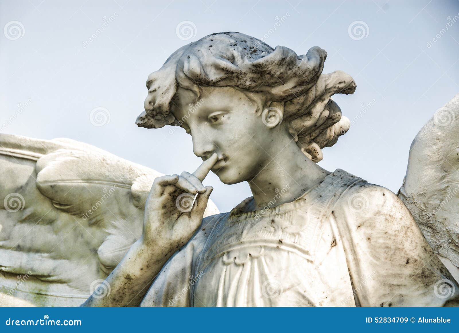 Giovane Angelo Di Pietra Maschio Immagine Stock - Immagine di ...