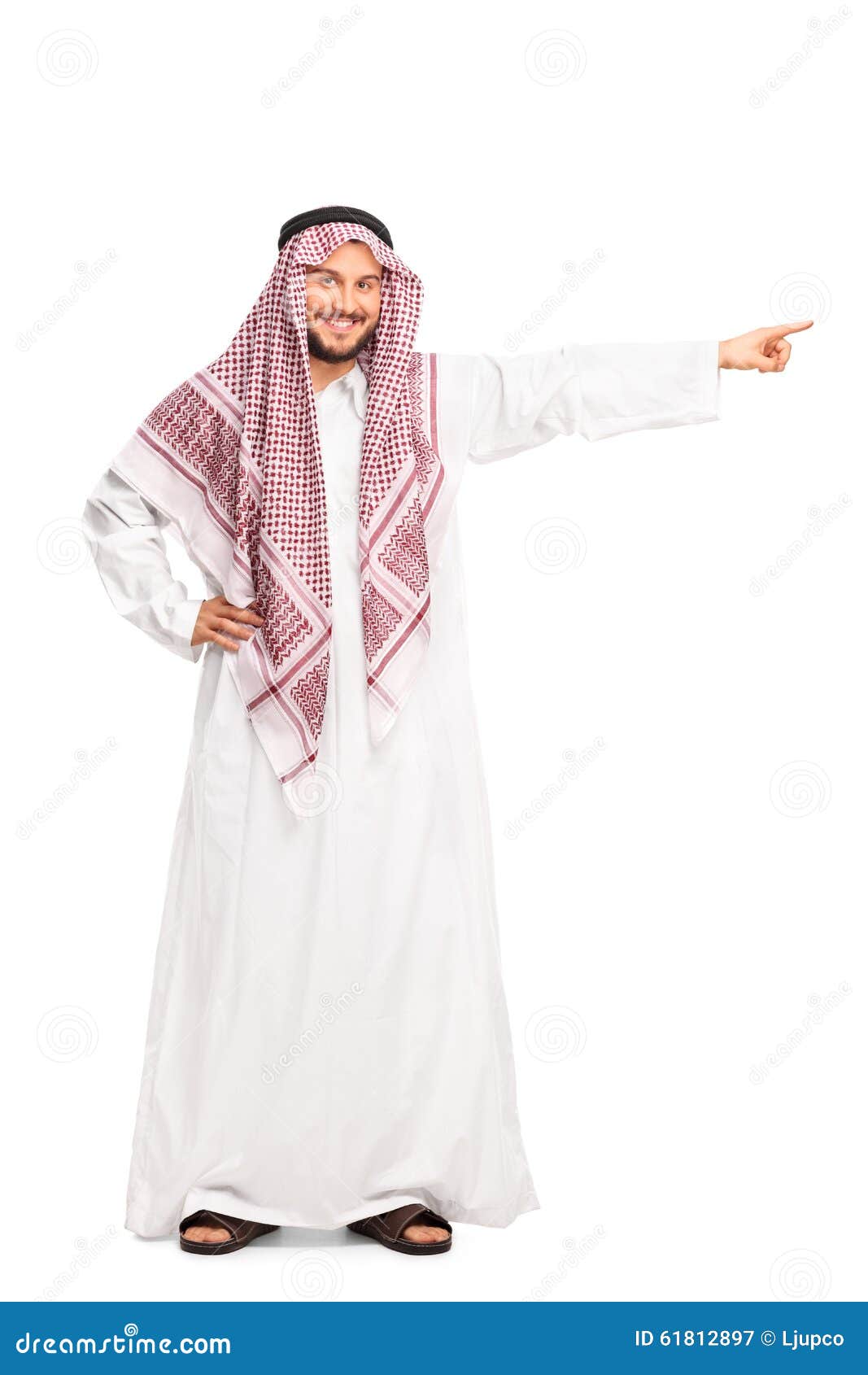 Giovane Arabo in Un Abito Bianco Che Indica Destra Immagine Stock ...