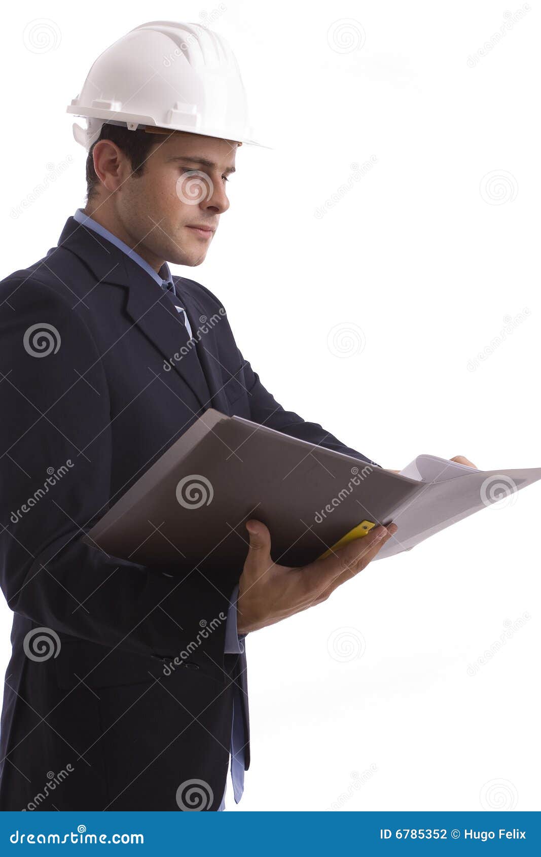 Giovane Assistente Tecnico, Leggente Un Programma Fotografia Stock ...