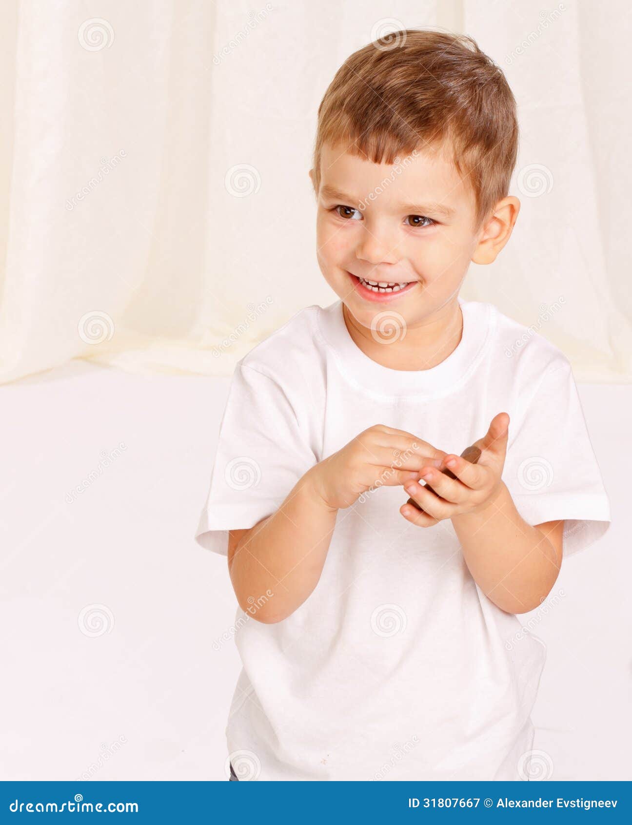 Giovane bel ragazzo immagine stock. Immagine di caucasico - 31807667