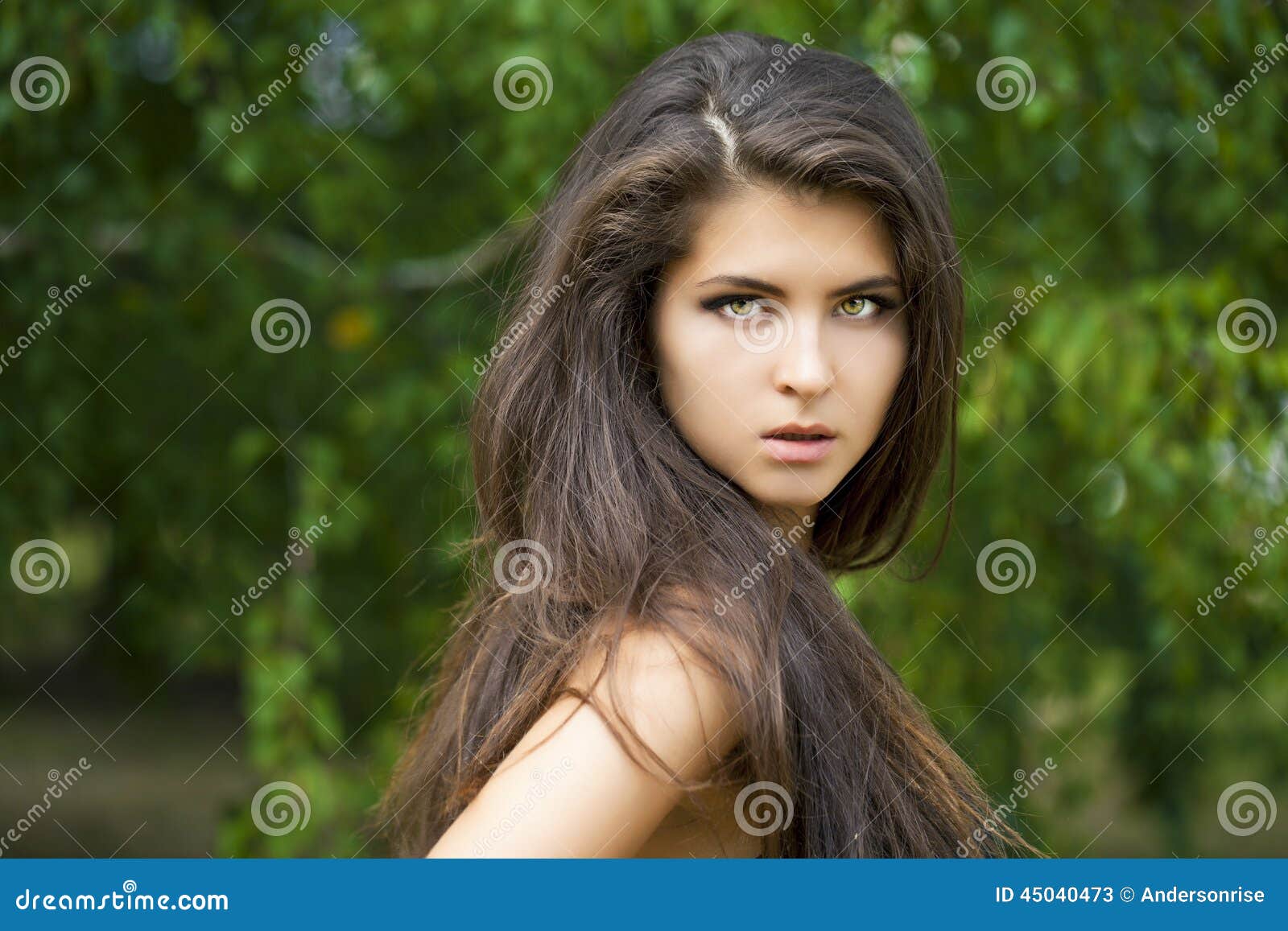 Giovane bella donna immagine stock. Immagine di adulto - 45040473