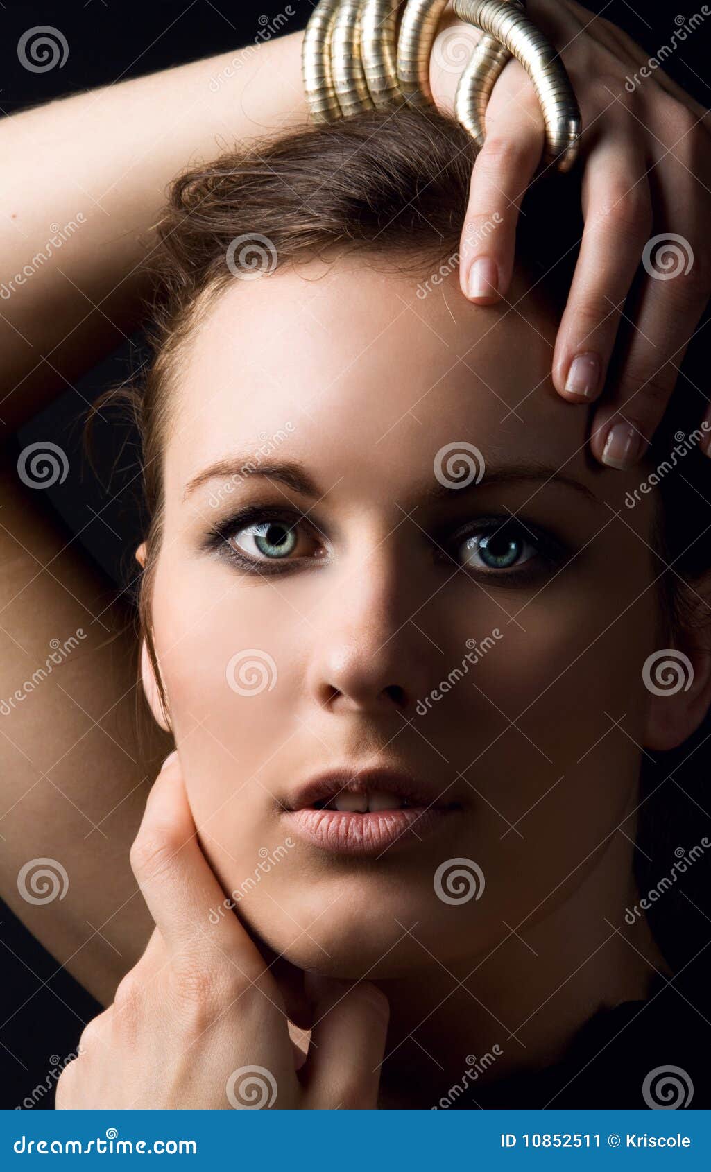 Giovane bella ragazza immagine stock. Immagine di orli - 10852511