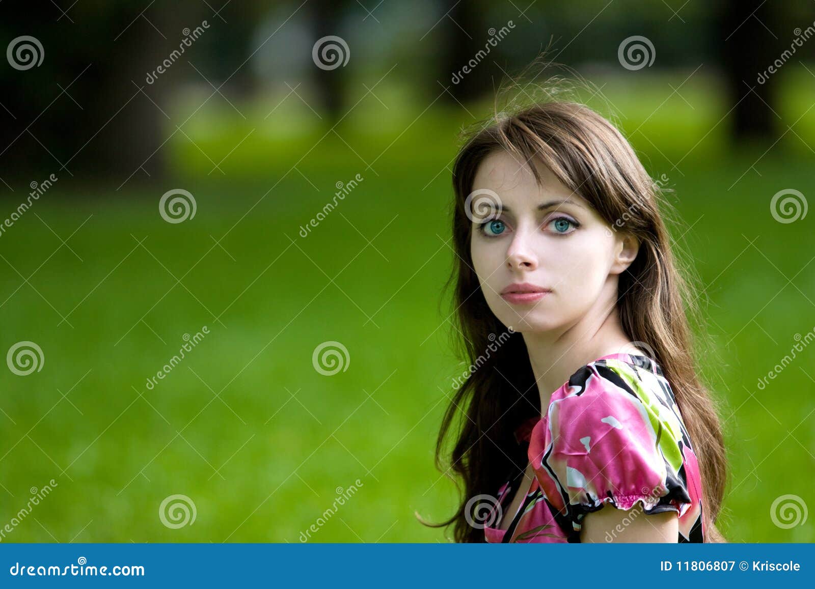 Giovane bella ragazza immagine stock. Immagine di grazioso - 11806807